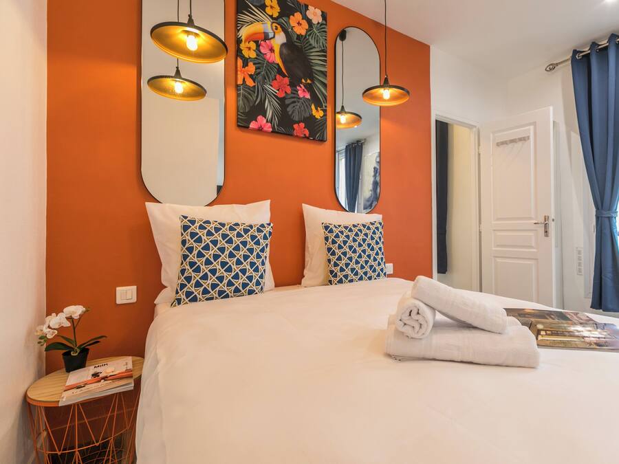 Apartamento | Cofres nos quartos, ferros/tábuas de passar roupa, Wi-Fi de cortesia