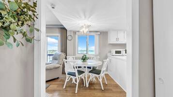 Condo, 1 cama Queen (Pinnacle Port A-305) | Parte interna