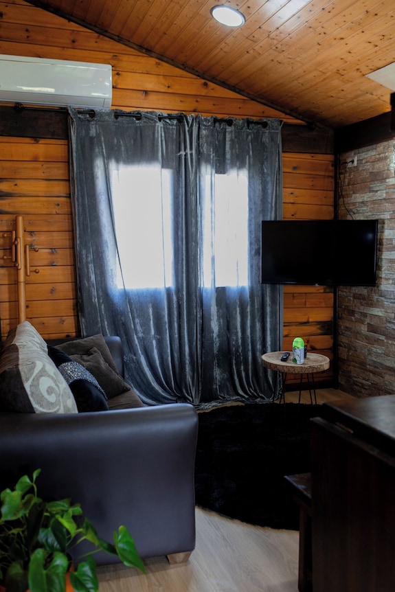 Gothes Chalet Javier!! - Vagos