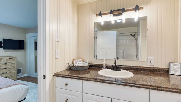 Polnell Point Lookout By Avantstay Water Views, Hot Tub, Large Patio - La Conner, WA