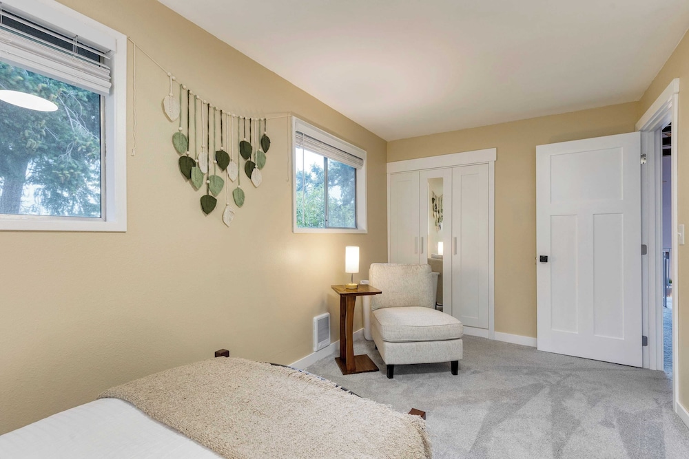 Polnell Point Lookout By Avantstay Water Views, Hot Tub, Large Patio - San Juan Islands, WA