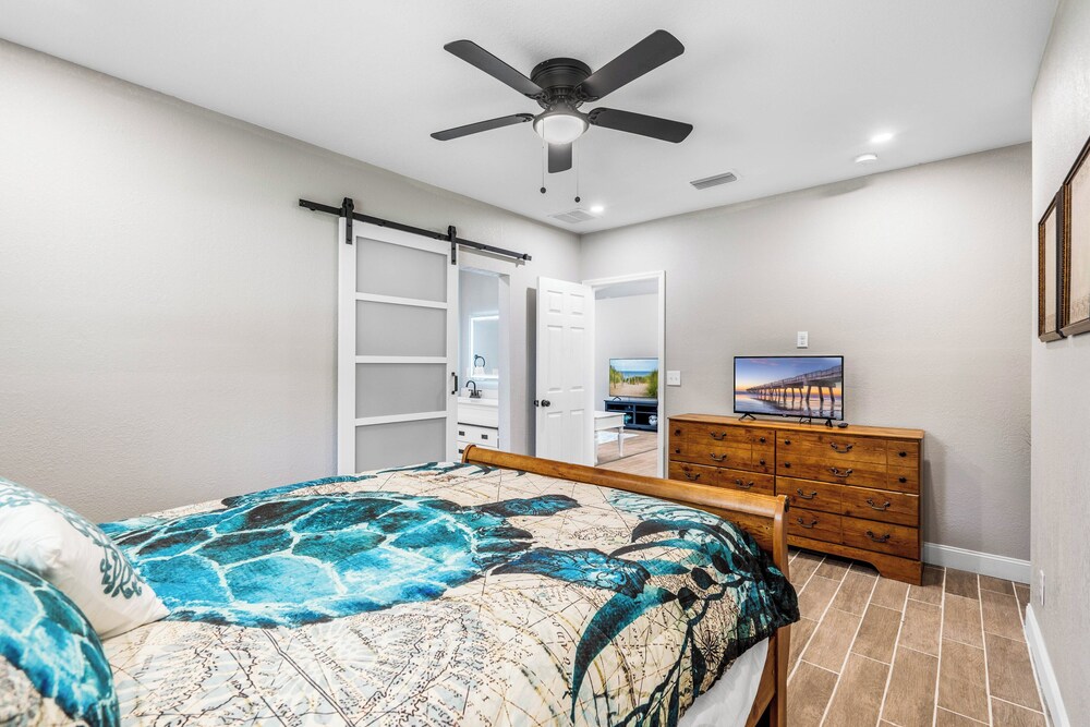 Spacious 4-bedroom house with POOL and WiFi in fabulous Sarasota ...