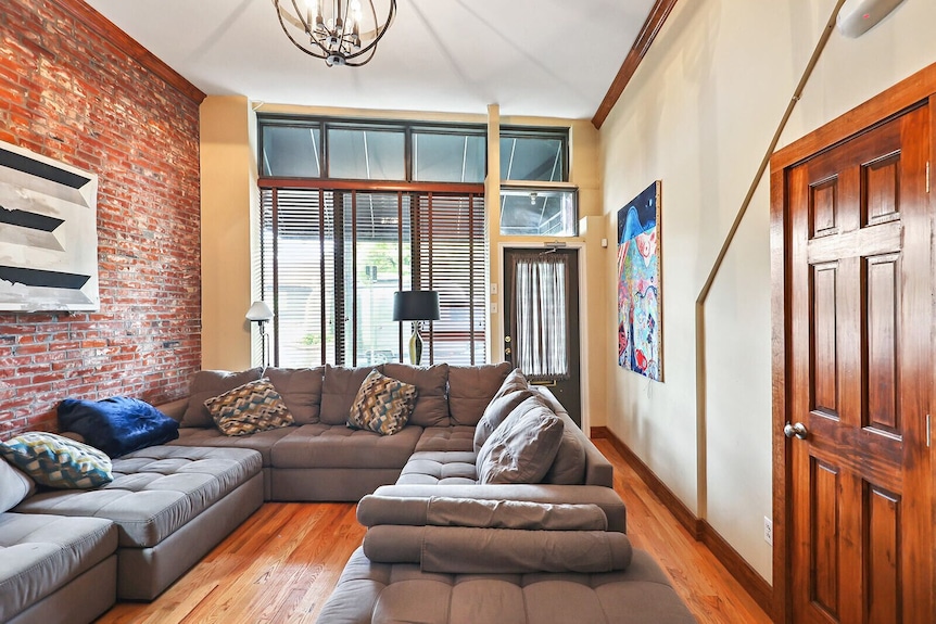 Large Executive 1st Floor Apartment With Chefs Kitchen! - SLu, St. Louis