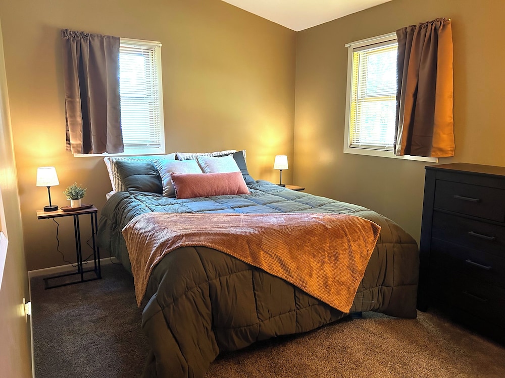 Cozy 3-bedroom Cabin In Phillips On Soo Lake W/ Wifi, Kayaks, Fire Pit & Grill - South Fork, WI
