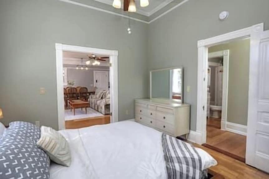 Spacious Coastal Convenient Charming Getaway W/ Hot Tub! - Santa Barbara, CA