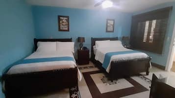 Quarto quádruplo família | 1 quarto, Wi-Fi de cortesia, roupa de cama