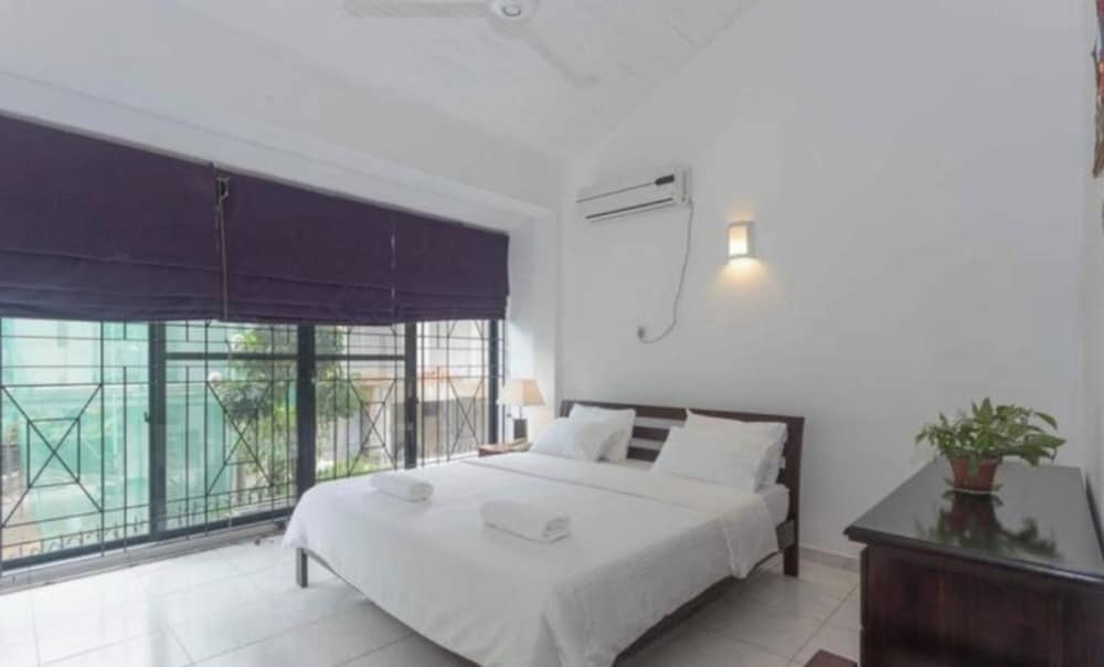 Chic Modern 2-bedroom Apartment With Ac, Wifi, Parking, Hot Water,  In Colombo - Colombo