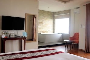 Suíte júnior | Escrivaninha, Wi-Fi de cortesia