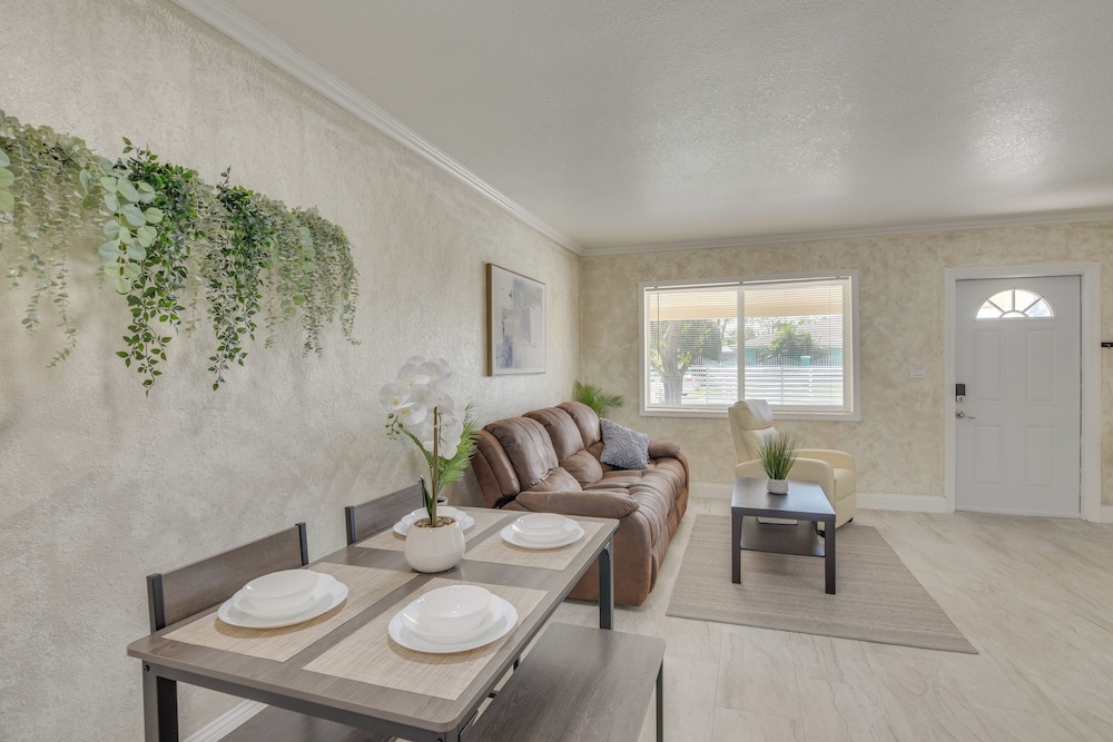 Miami Gardens Apt: 5 Miles To Hard Rock Stadium - Miami Gardens, FL