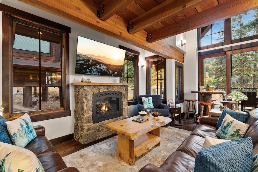 Make Memories At This Luxe Treehouse; Hot Tub; Ps5; Direct Trail / Slope Access - Montana