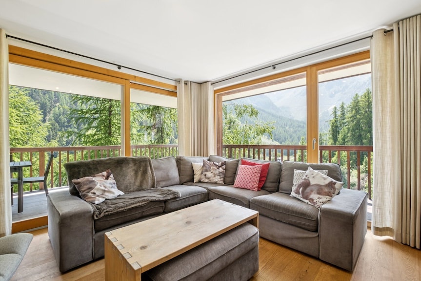 Luxury Apartment, 3 Bedroom Chalet Rahas A Grimentz - By Mrs Miggins - Zinal