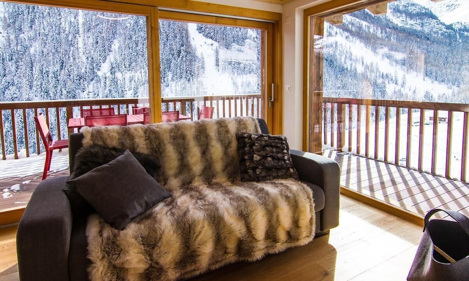 Luxury Duplex, 4 Bedroom Chalet Rahas A Grimentz - By Mrs Miggins - Zinal