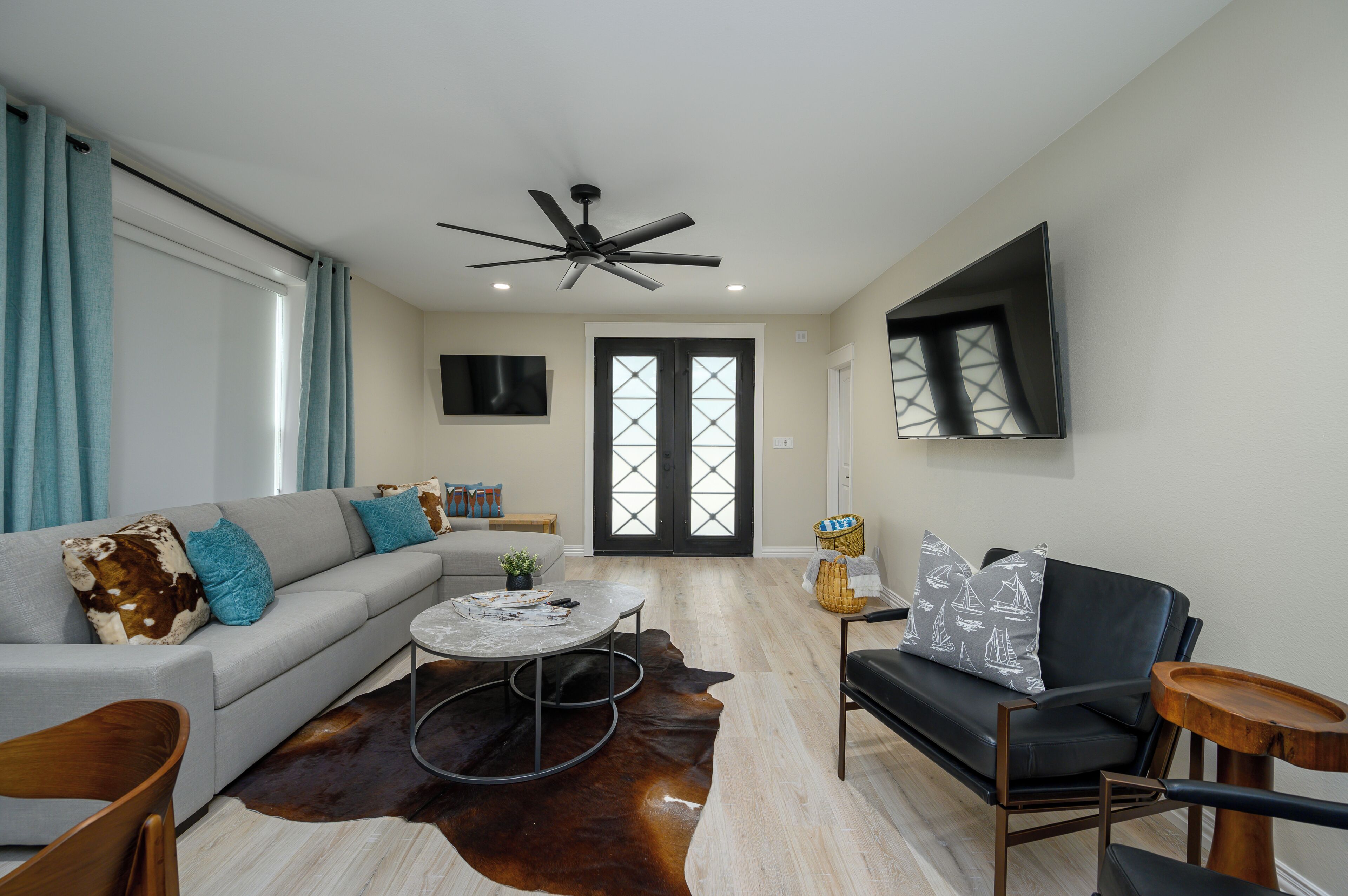 The Blue Slide Bungalow On Lake Texoma Sleeps Up To 8. Relax In Luxury. - Pottsboro, TX