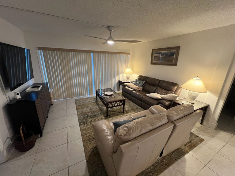 Ocean Front 2-bedroom Condo Just Steps Away From The Beach - Fort Pierce, FL
