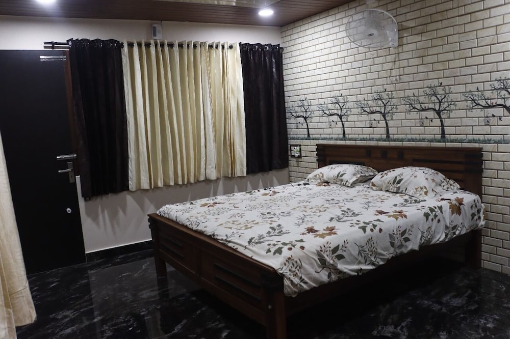 Sk Paradise Offers Accommodation With Free Wifi And Free Private Parking. - Kerala