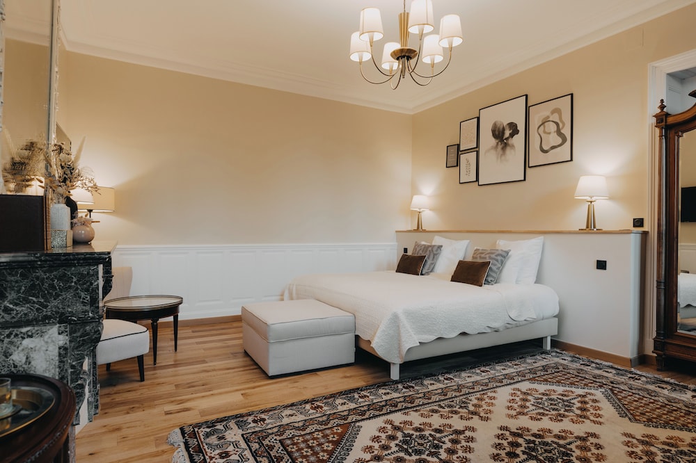 Domaine Pour 25 Personnes Avec Grande Salle, Parc Arboré, Piscine, Spa Et Padel - Haute-Garonne