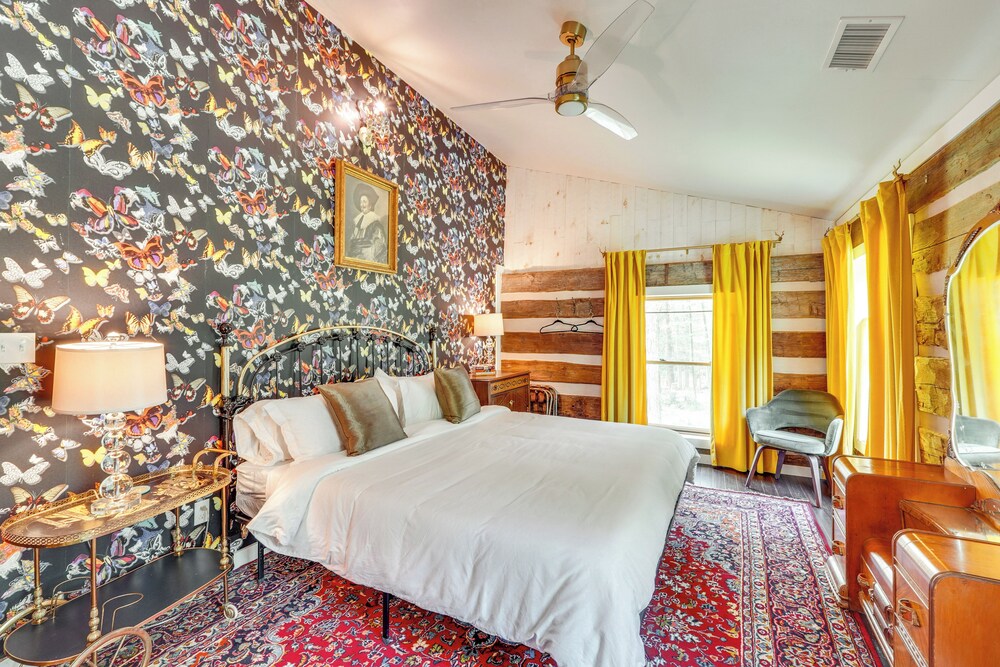 Private Hot Tub: Eclectic Ulster County Cabin - Kerhonkson, NY