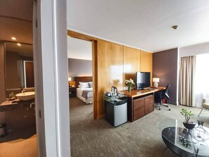 Cofre no quarto, secretária 