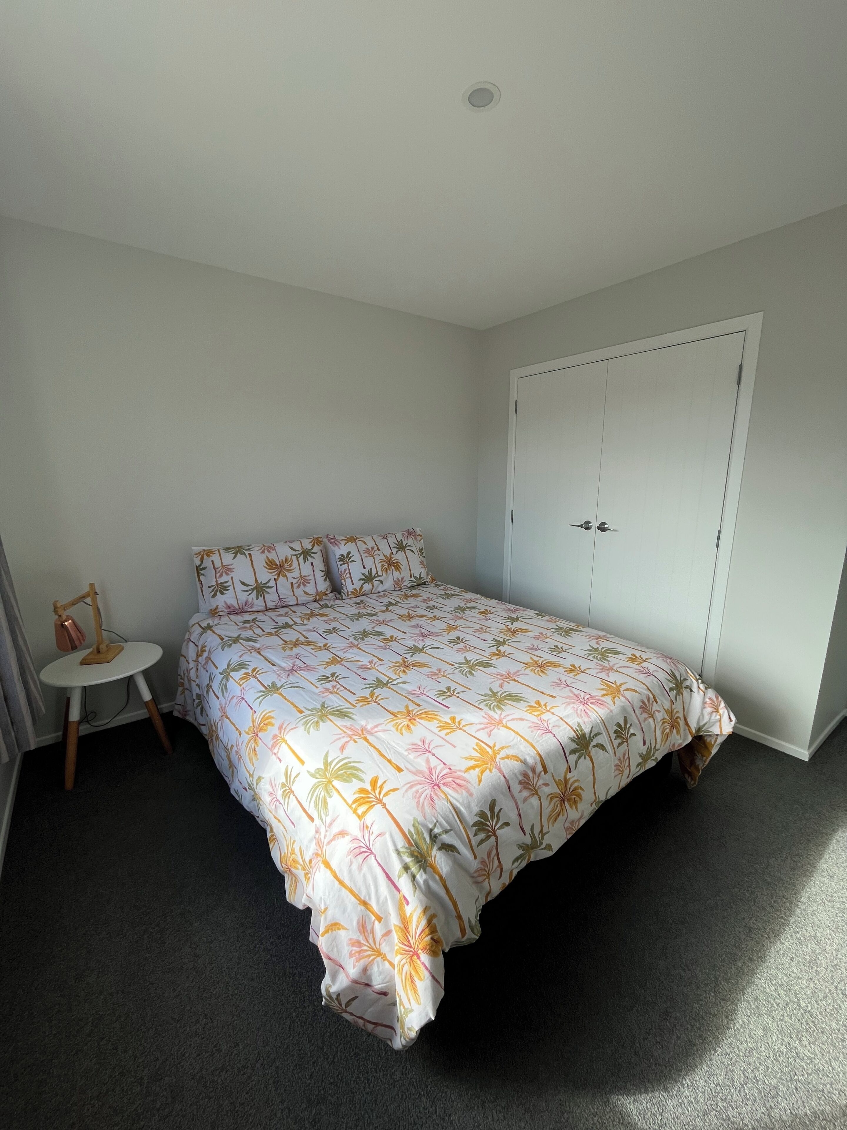 Exclusive Bookabach. 1 Min Walk To Beach. 4 Queen Beds. Warm, Sunny Beach House. - Napier