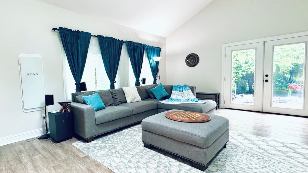 Serene Wooded Retreat In Woodinville - Woodinville, WA