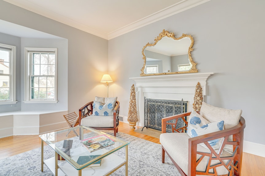 Charming Home: 3 Blocks To Winona State University - Winona, MN