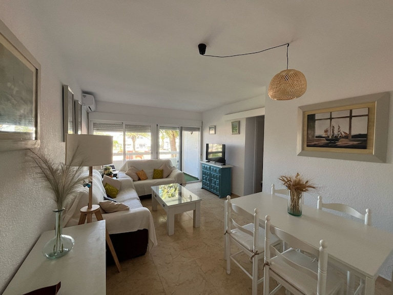 Precioso Apartamento De 2 Dormitorios Cerca De La Playa - Roquetas de Mar