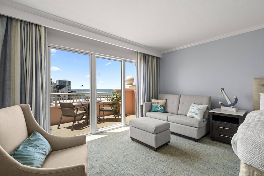 Beachfront Oasis W/ Stunning Views, + Added Private Cabana Room With Direct Pool Access. Free Ticket - Dunedin, FL