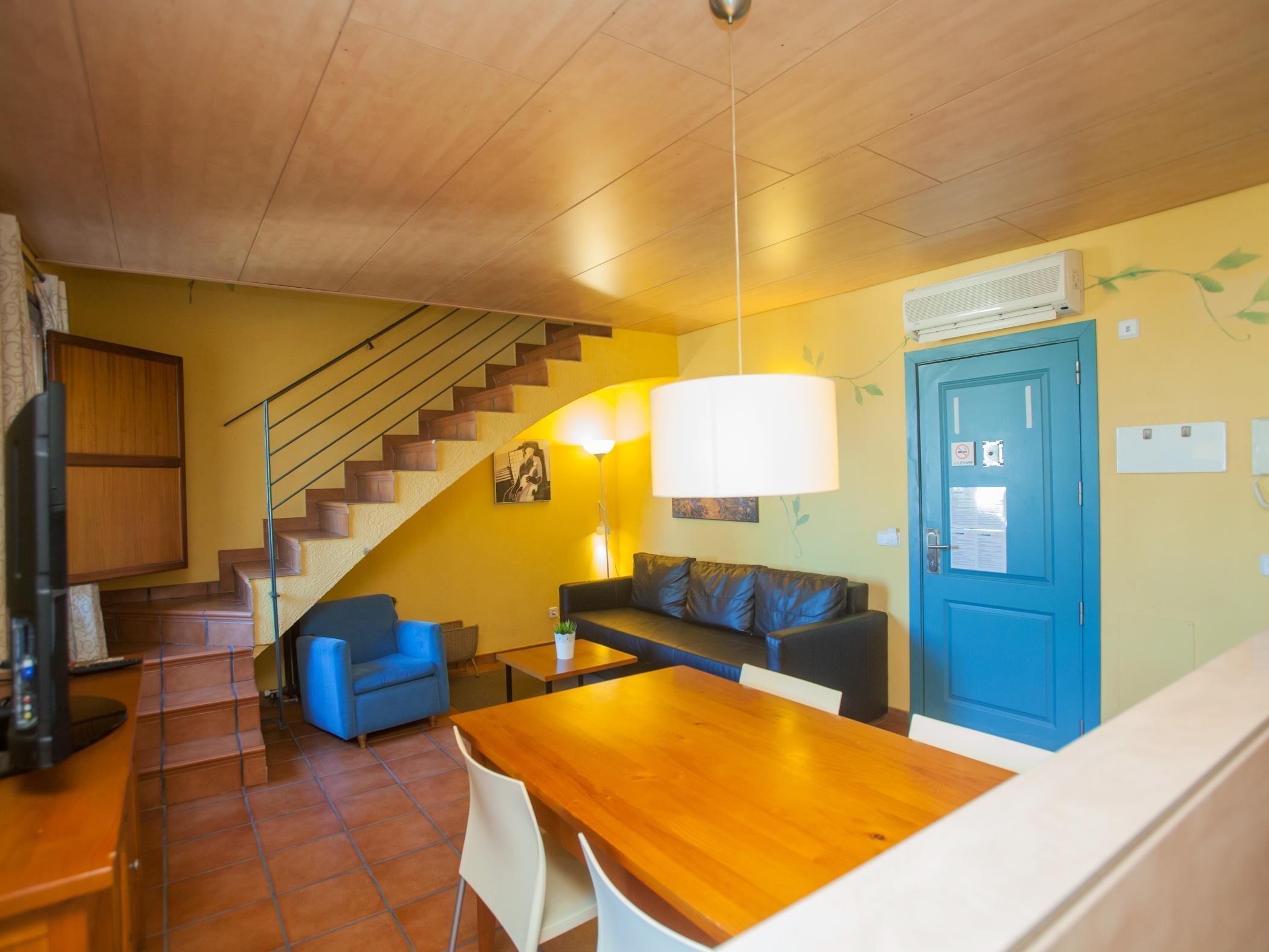 The Attic Of The Wall In The Centre Of Girona - Salt