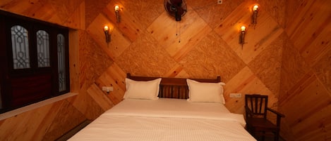Quarto casal lua de mel | Roupas de cama premium, escrivaninha, Wi-Fi de cortesia, roupa de cama