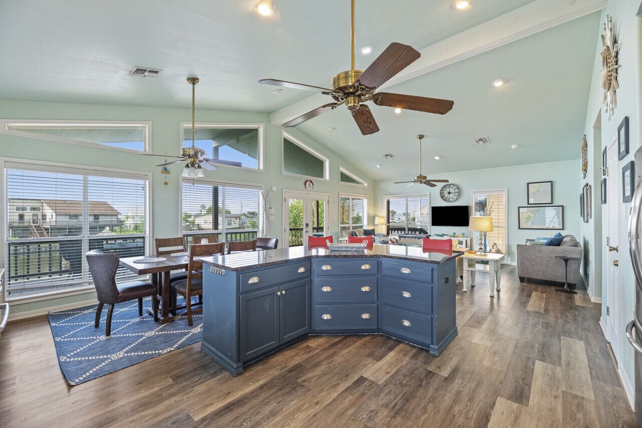 Coastal Oasis- Four Bedroom Waterfront Canal Haven/pet Friendly - Bayside, TX