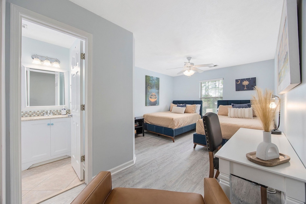 Golfers Paradise! 3 BR 2nd floor Stylish Condo located in True Blue ...