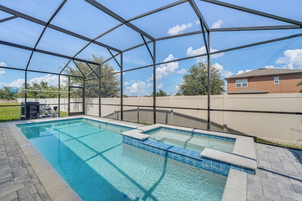 Relax, Play, Swim: Luxe Haines City Home W/ Lanai! - Davenport, FL
