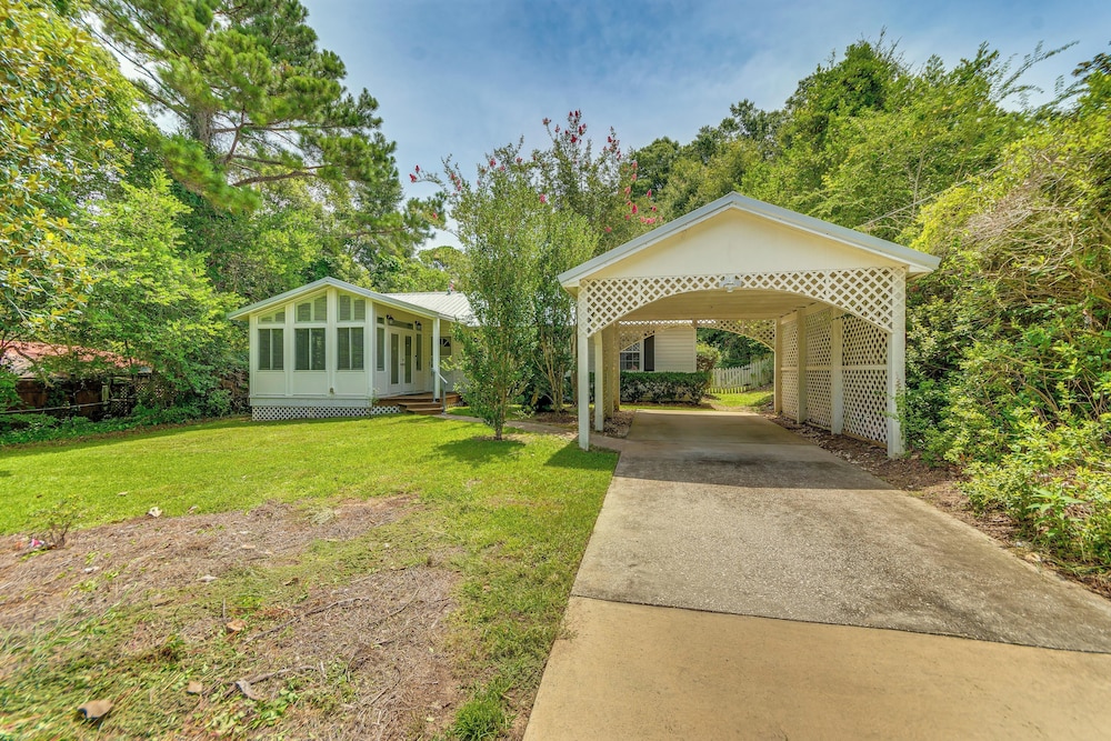 Charming Fairhope Home ~ 2 Mi To North Beach Park! - Daphne, AL