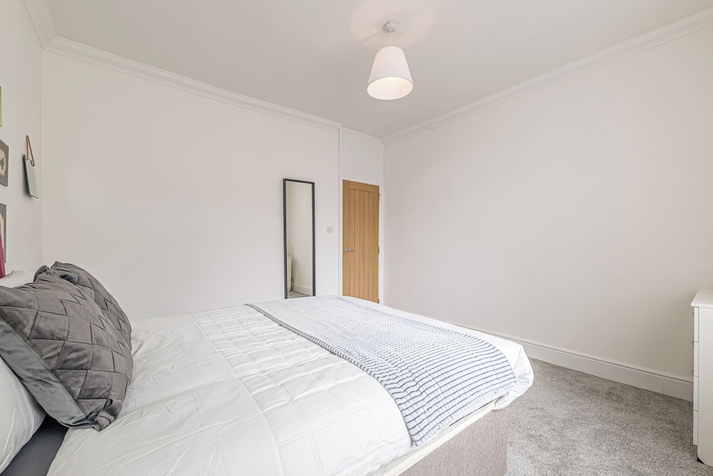 Luxury 4 Bedroom Apartment Southsea - Spacious & Free Parking - Southsea