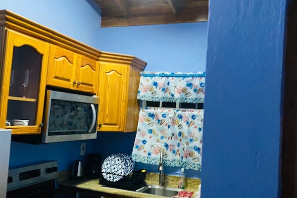 Suíte estúdio superluxo, para não fumantes, vista para a piscina | Cozinha privada