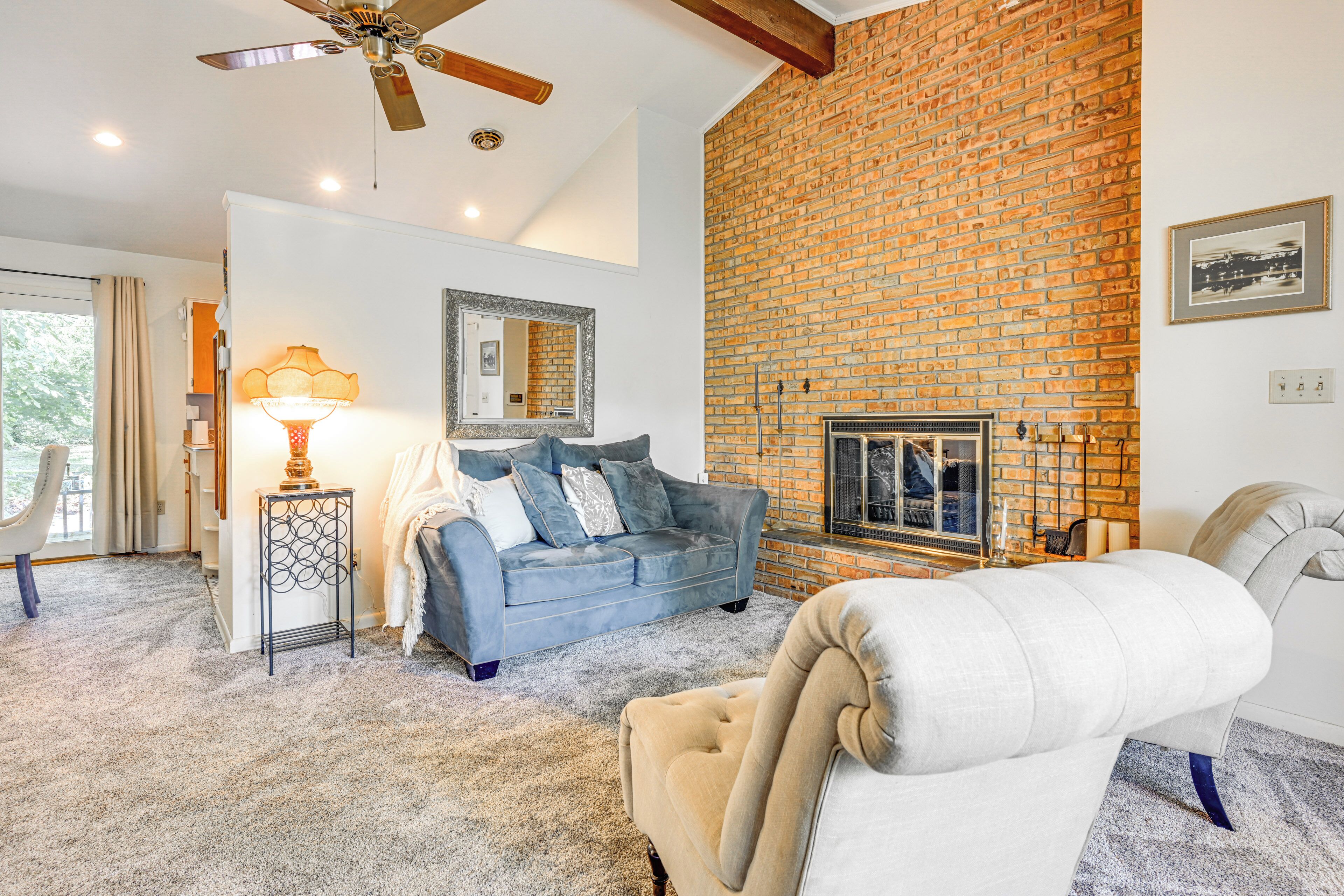 3 Mi To Michigan State: Duplex W/ Patio In Lansing - Lansing, MI