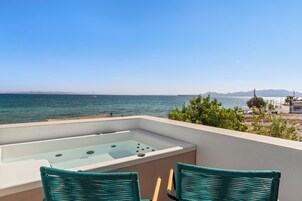 Suíte executiva, vista para o mar | Roupas de cama premium, cofres nos quartos, quartos à prova de som