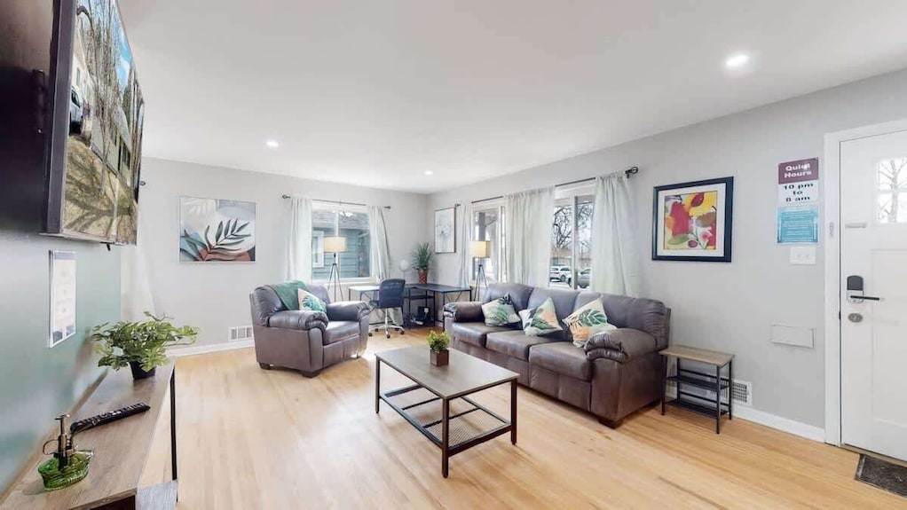 Large Family Retreat In Quiet Denver Spot - Denver, CO