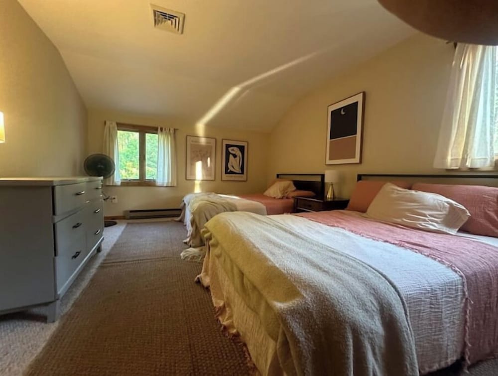 Berkshires Lakefront Retreat - The Berkshires, MA