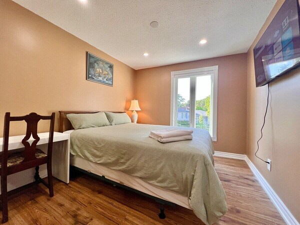 Cozy Home Near Transit & Hillcrest Mall With Free Parking - Toronto