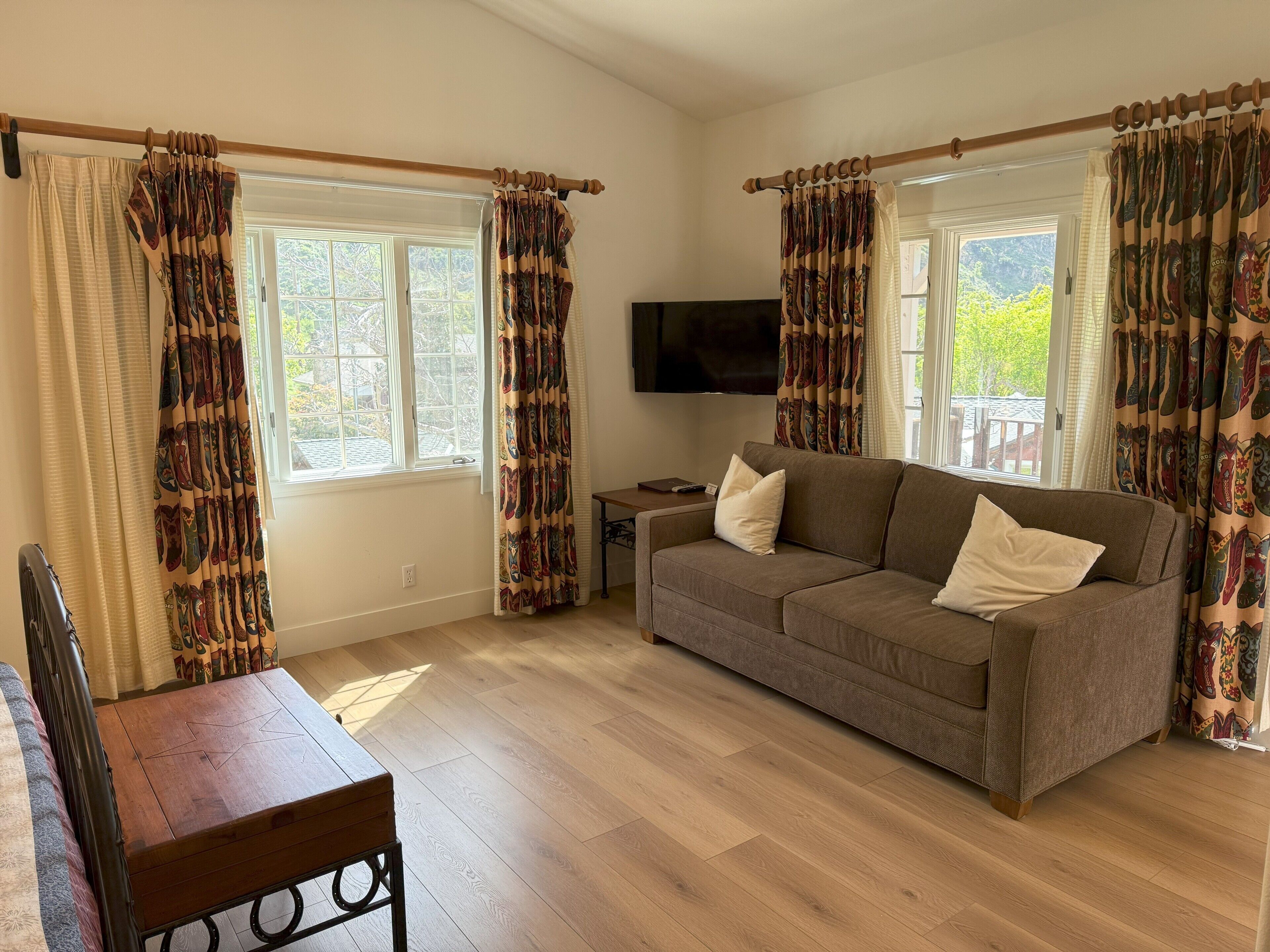 Ranch Room with Sofa Bed | Individualmente mobiliados, cortinas blackout, quartos à prova de som