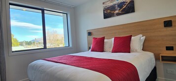 Quarto premium, vista para a montanha | Ferros/tábuas de passar roupa, Wi-Fi de cortesia