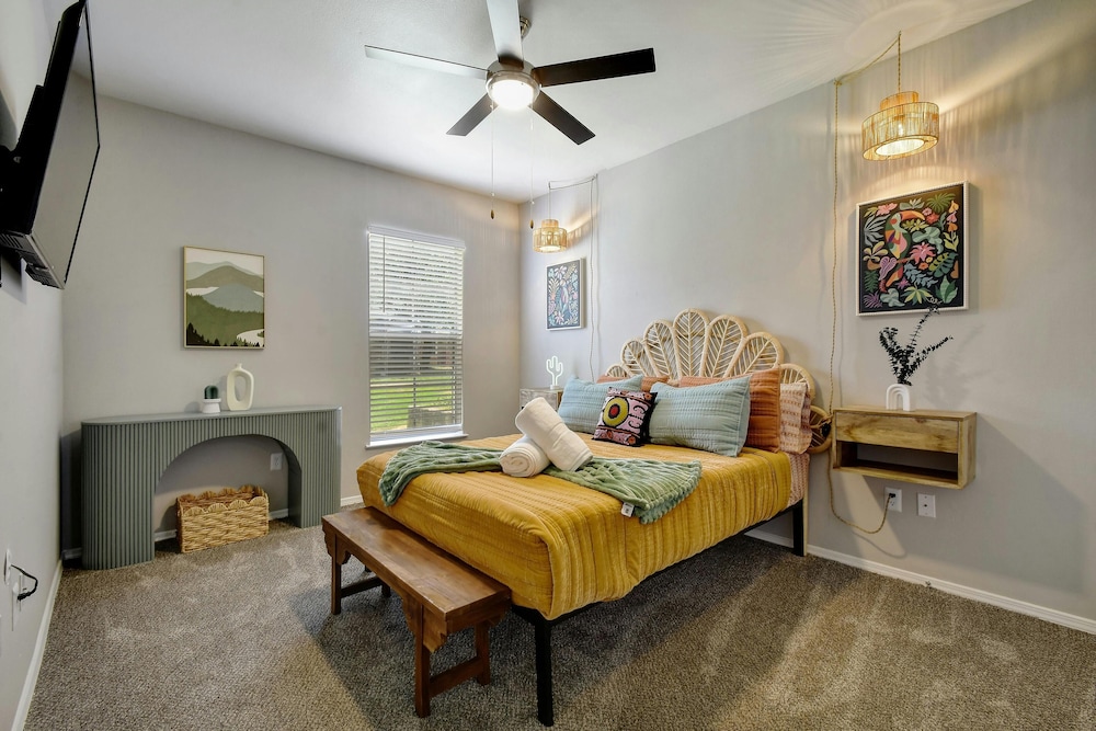 Cozy 1br/1bth Charming Urban Retreat W/pool - Universal City, TX