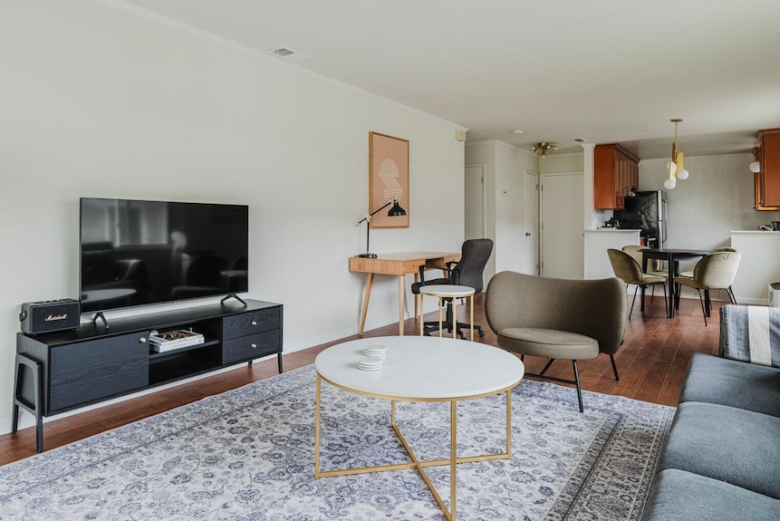 Stylish Palo Alto 2br W/ Balcony, Courtyard & W/d - Palo Alto, CA