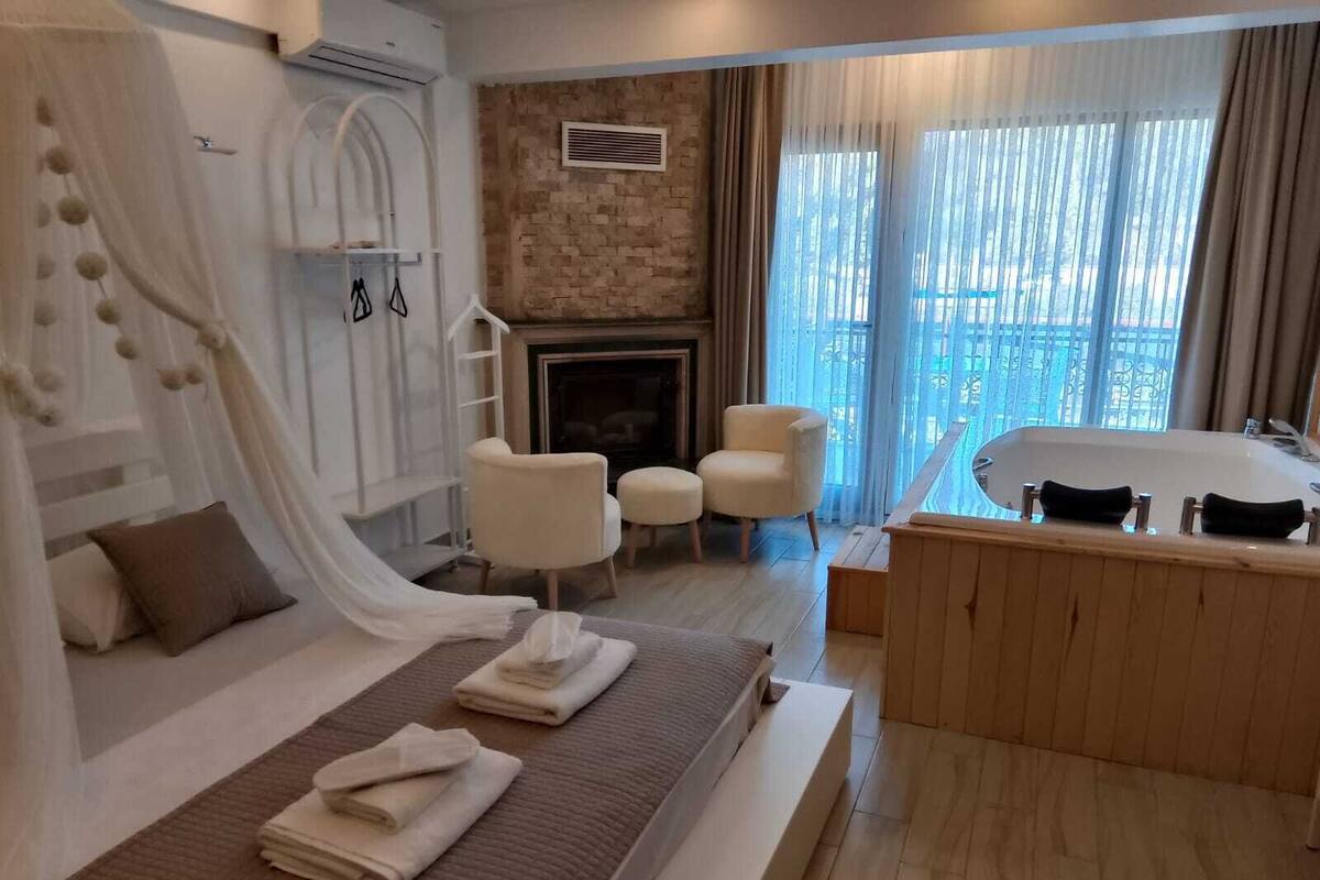 Quarto Duplo Deluxe, casa de banho privativa, vista para o rio | Secretária adequada para computadores portáteis, Wi-fi grátis