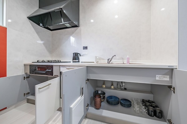 Apartamento | Cozinha privada | Geladeira grande, micro-ondas, cooktop