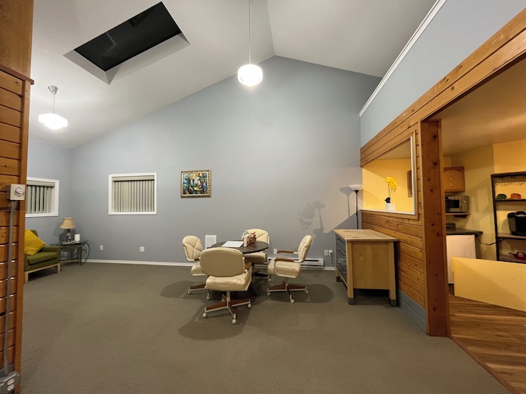 Whispering Pines Farmhouse - Redmond