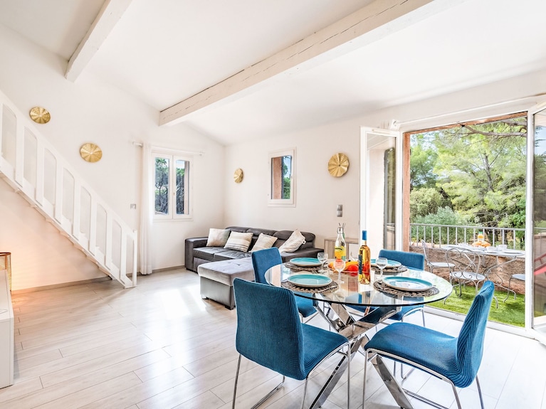 Font Mourier By Interhome - Gassin