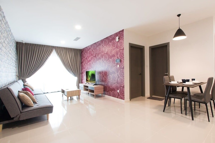 Modern, High Floor Suasana Suites 05 In Jb - Johor Bahru