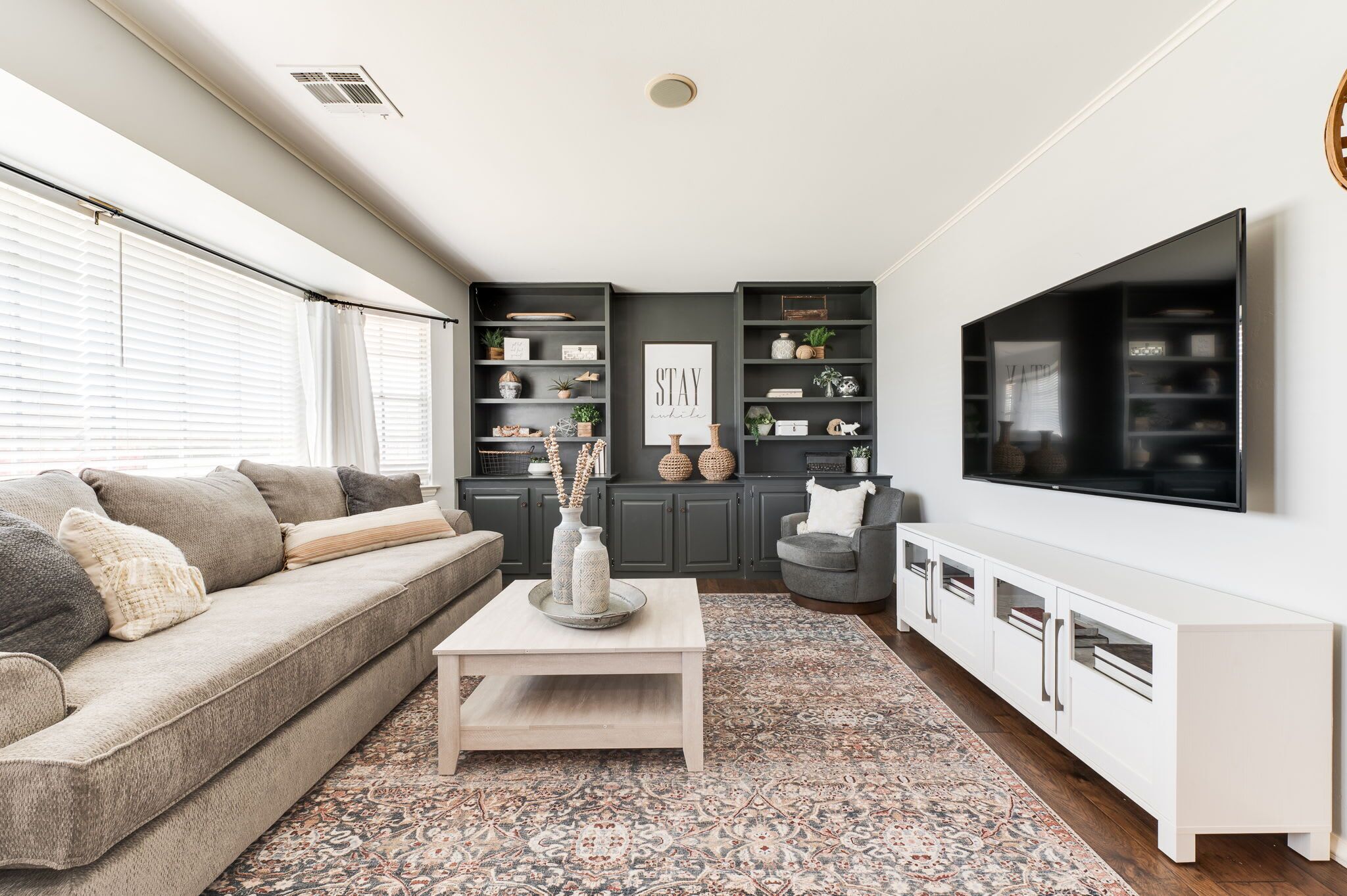 Beautiful Farmhouse Style Home Near Lake Hefner - Edmond, OK